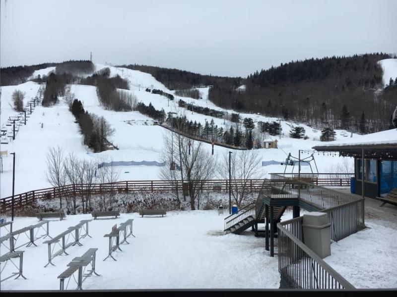 Station touristique Stoneham, c'est le temps de sortir vos planches ...